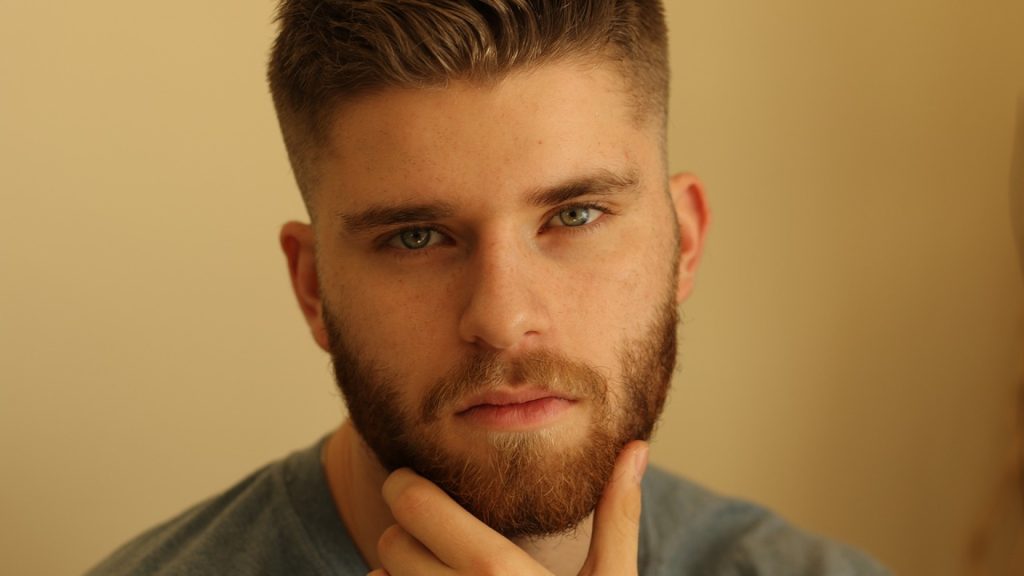 Obtenez une barbe parfaite en quelques heures grâce à la greffe de ...